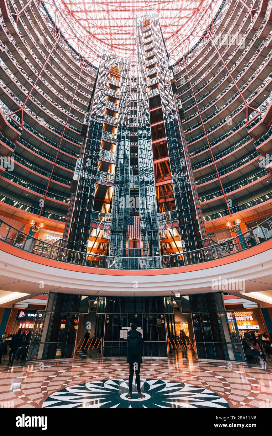 The atrium of the sky tower Banque de photographies et d’images à haute ...