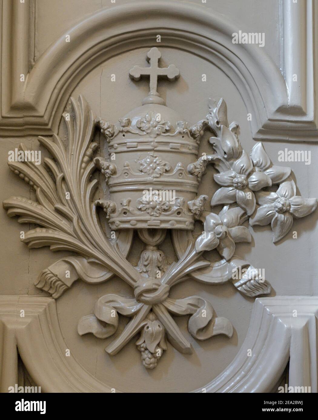 Papal tiara Banque de photographies et d’images à haute résolution - Alamy