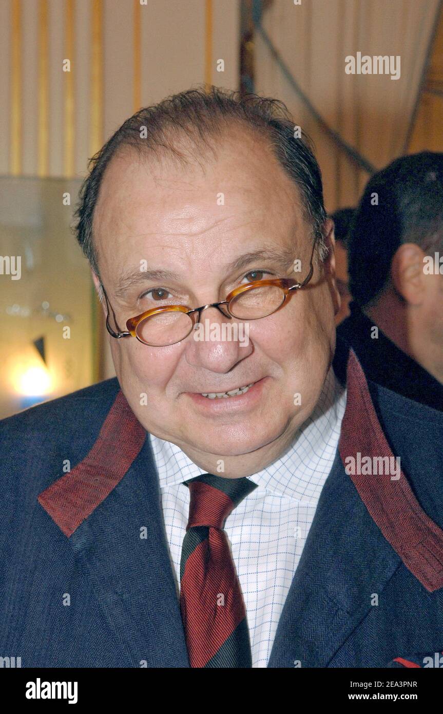 Le journaliste et réalisateur Serge Moati assiste à un cocktail pour ...