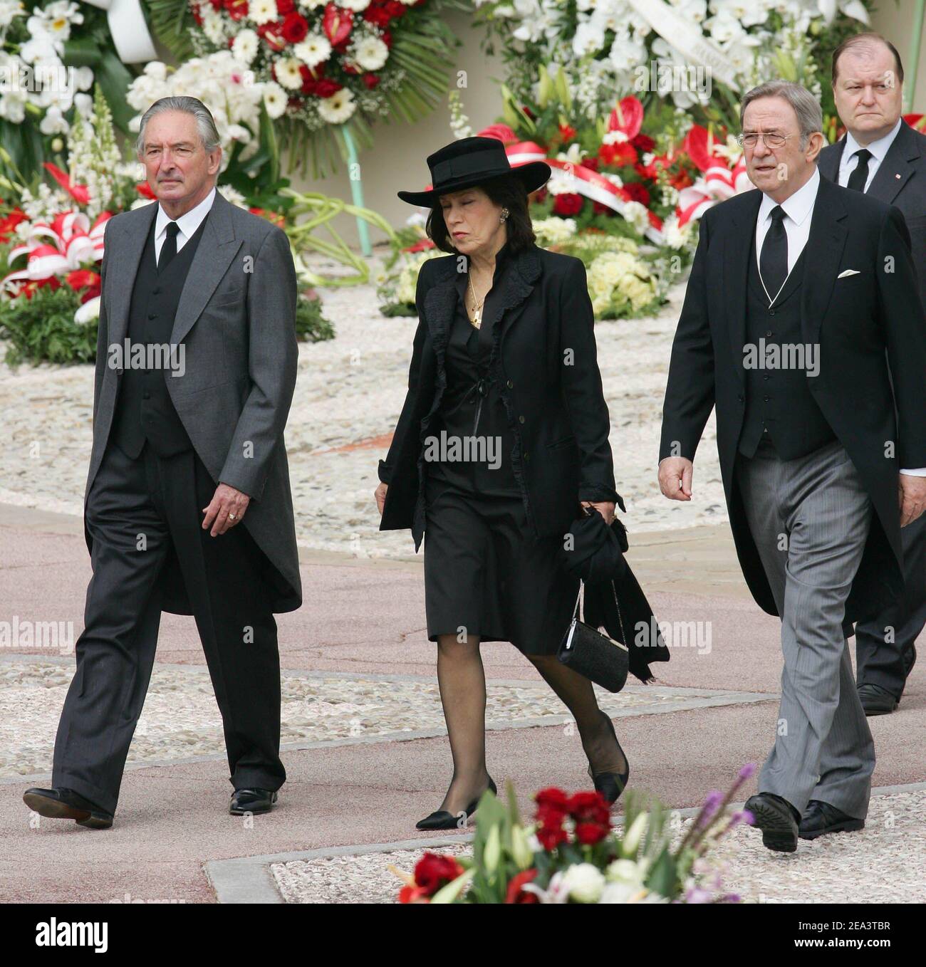Le Prince Michel de Grèce et son épouse et le Roi Constantine II de ...