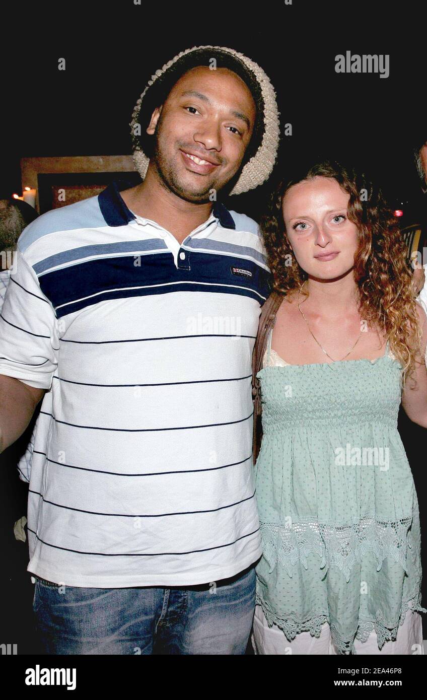 Le chanteur français Doc gynéco et sa petite amie Aurore Auteuil dînent ...