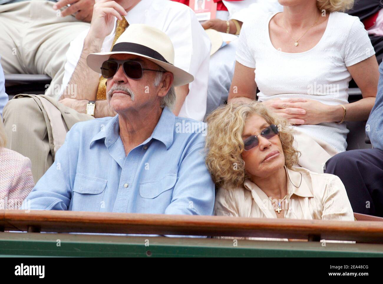 L'acteur écossais Sean Connery et sa femme Micheline assistent à un ...