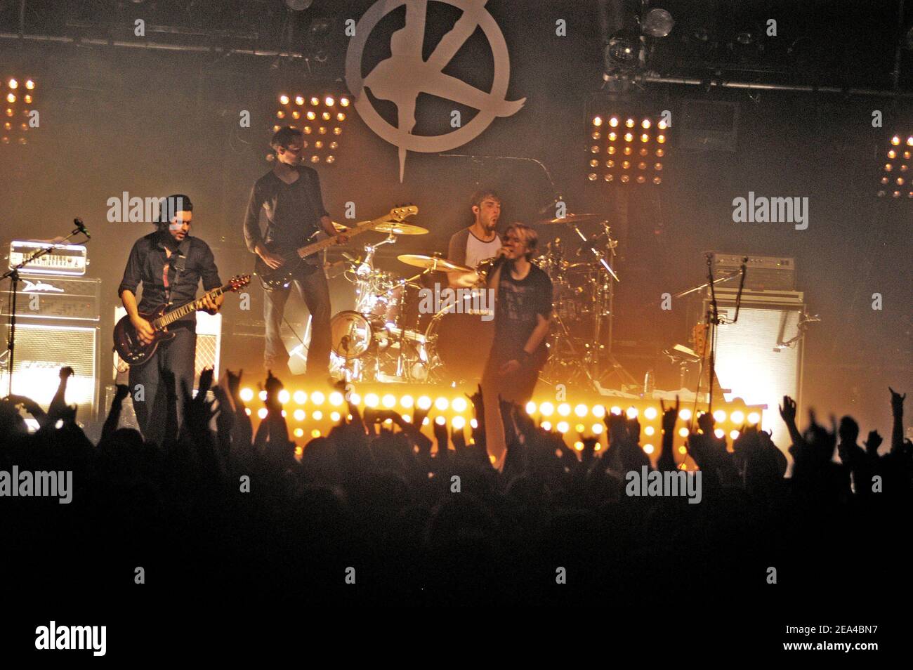 Le groupe français Kyo se produit sur scène à l'Elysée Montmartre à ...