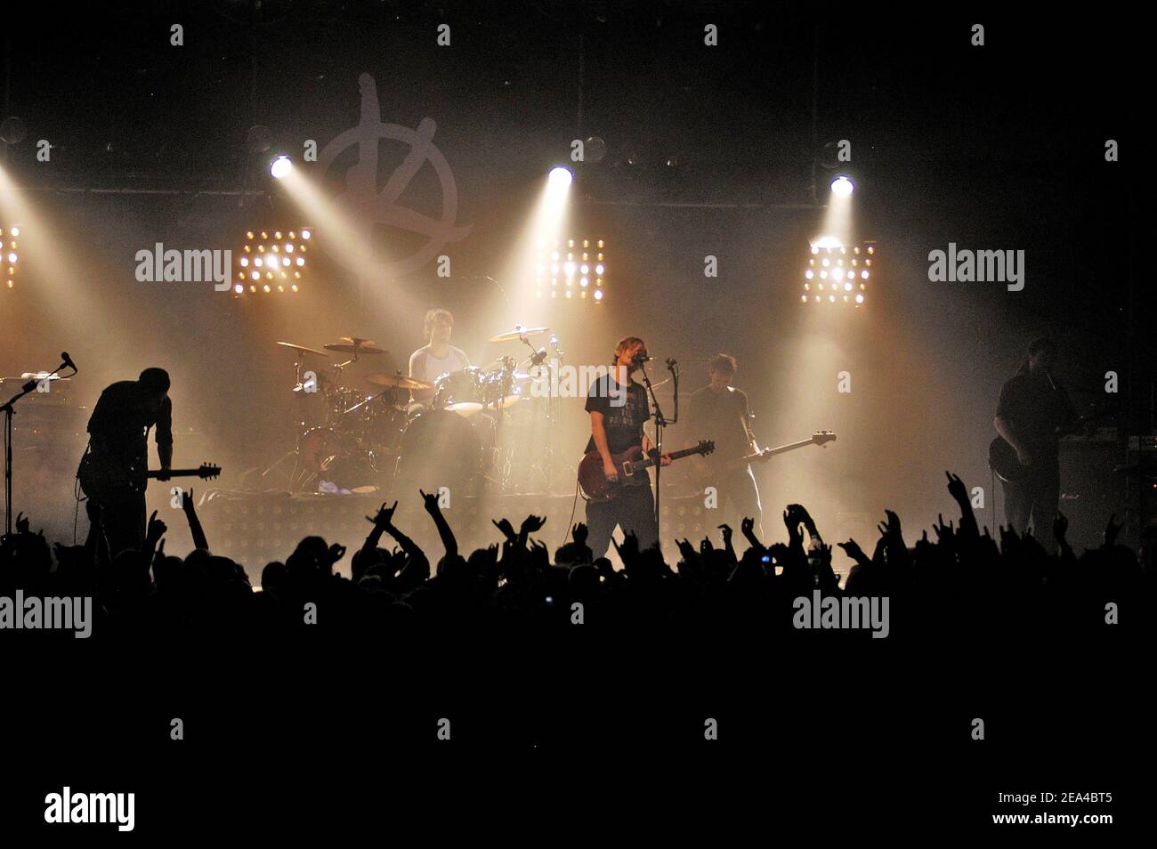 Le groupe français Kyo se produit sur scène à l'Elysée Montmartre à ...