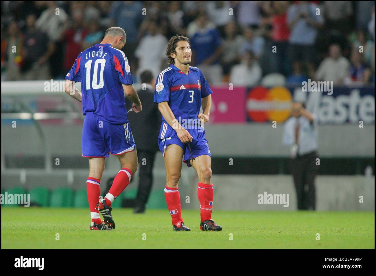Zinédine zidane 2004 euro Banque de photographies et d’images à haute ...