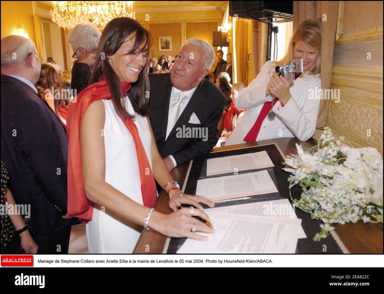 Mariage de Stephane Collaro avec Arielle Ellia ˆ la mairie de Levallois ...