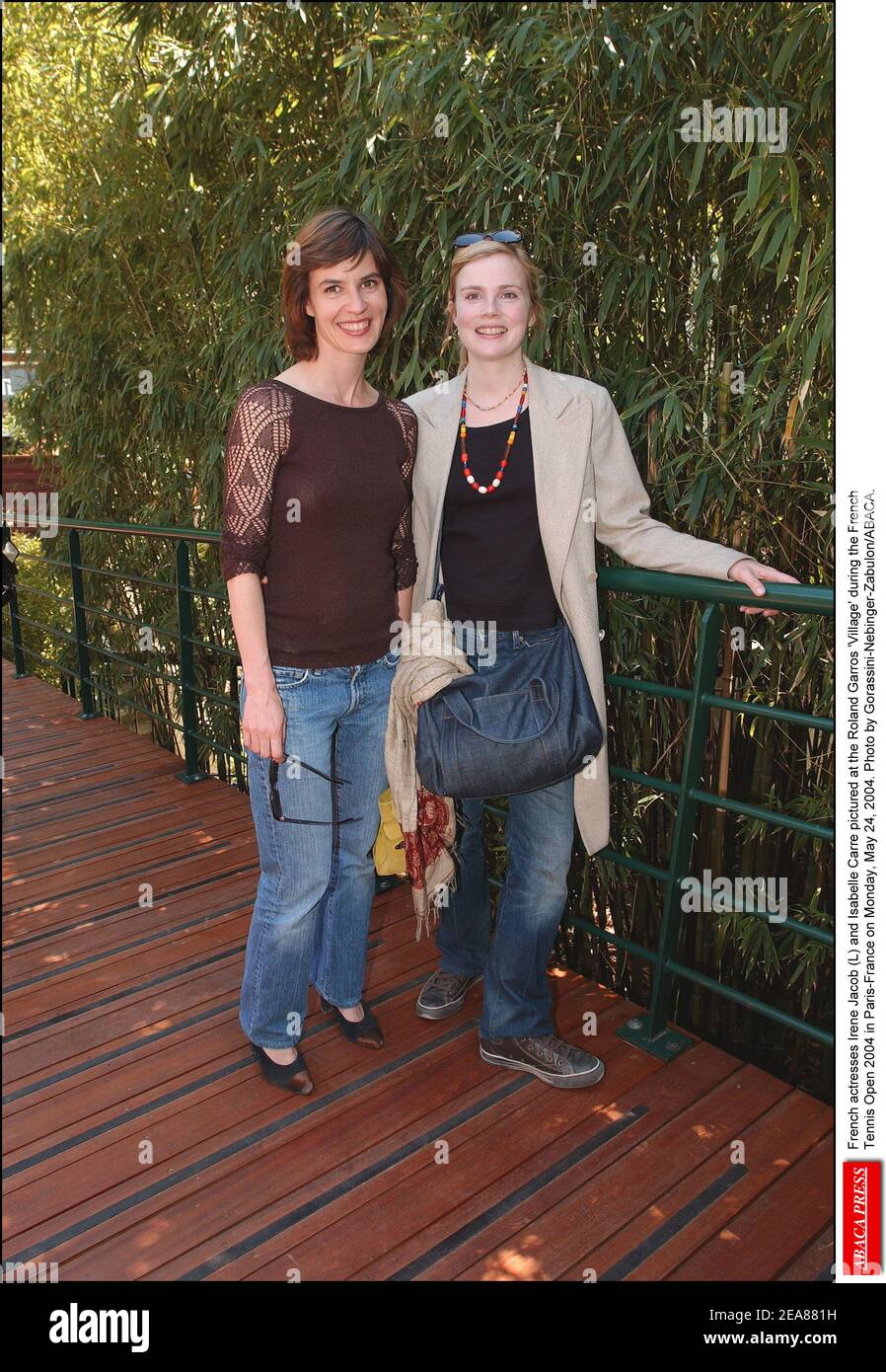 Actrices françaises Irene Jacob (L) et Isabelle Carre photographiées au ...