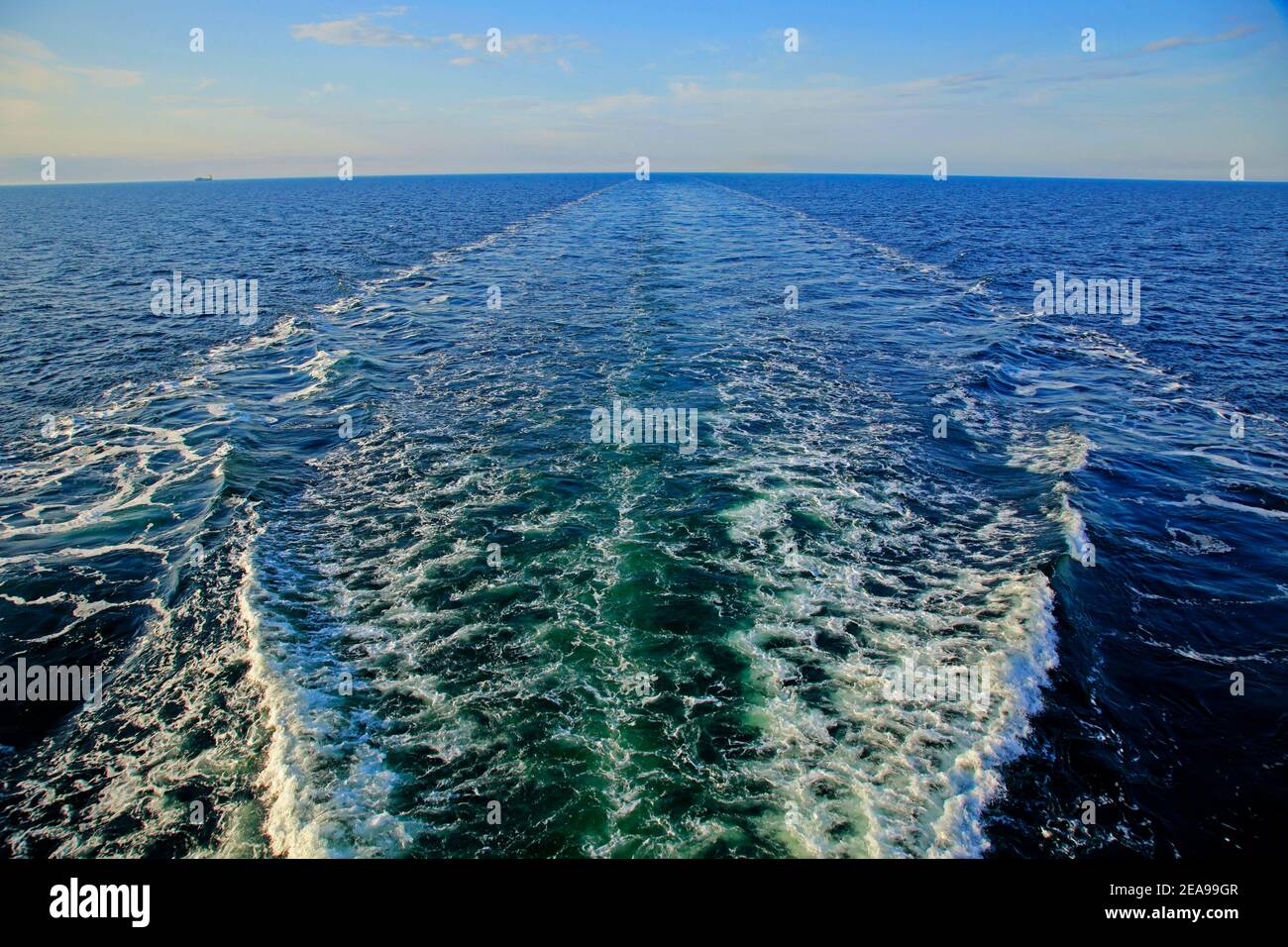 Stern wave Banque de photographies et d’images à haute résolution - Alamy