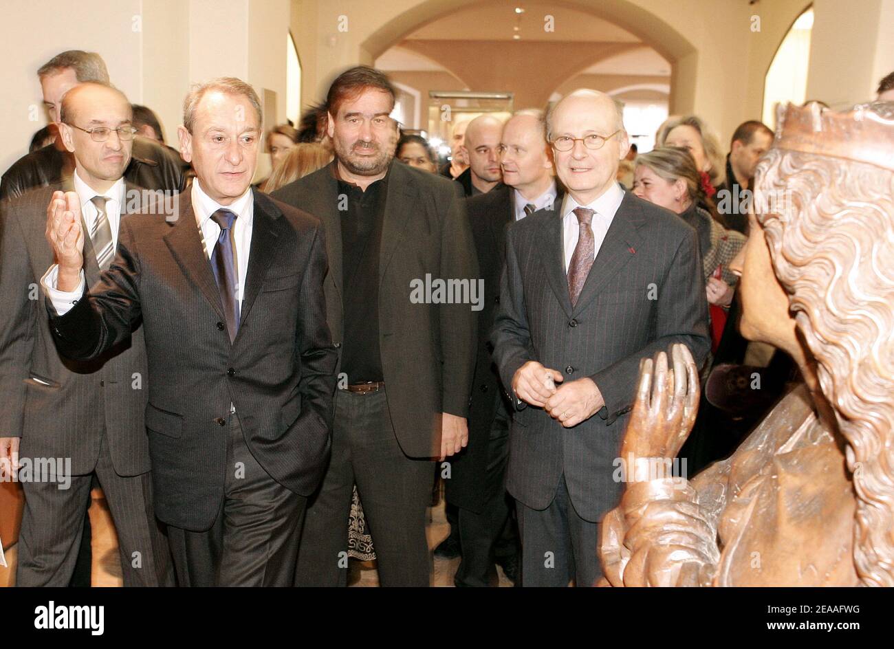 L'architecte Philippe Chaix (c), le maire de Paris, Bertrand Delanoe (l ...