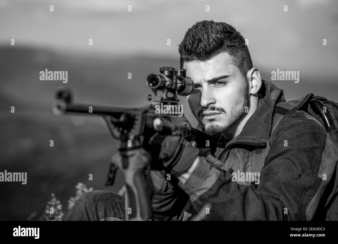 Chasseur avec arme de chasse et forme de chasse à la chasse. Chasse ...