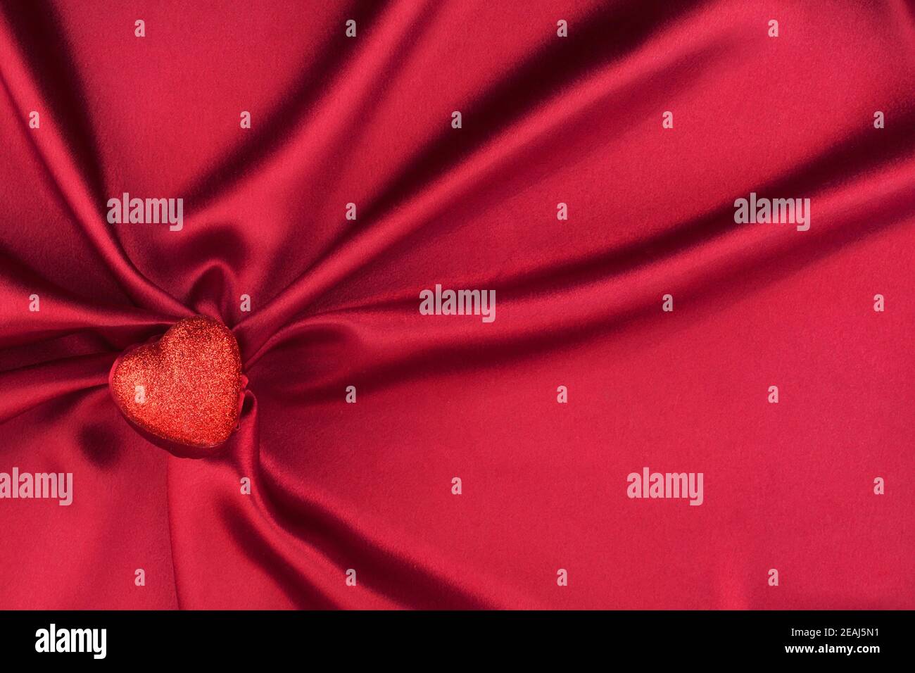 Tissu drapé rouge Banque de photographies et d’images à haute ...