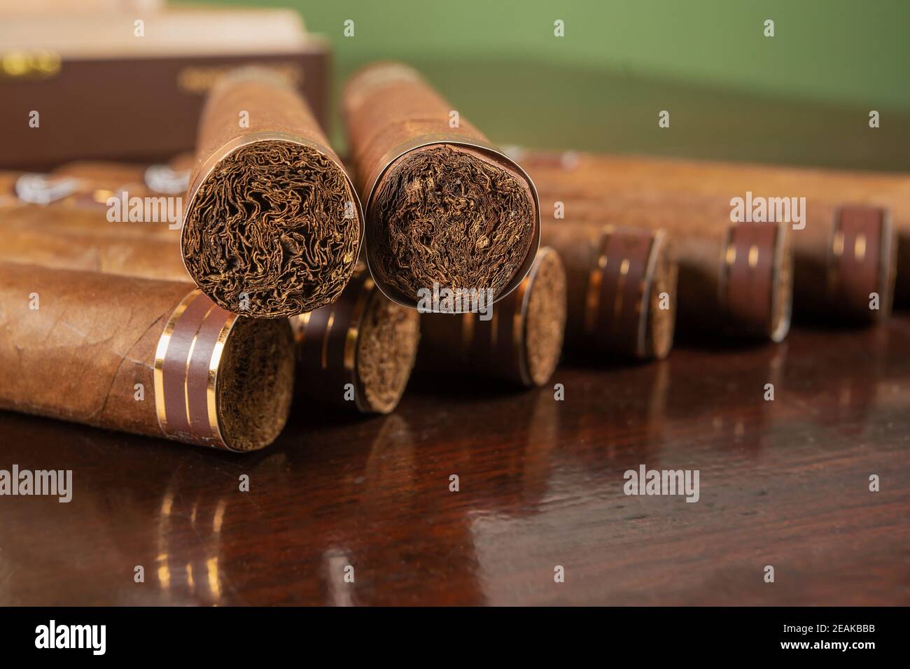 Cigare de fumée Banque de photographies et d’images à haute résolution ...