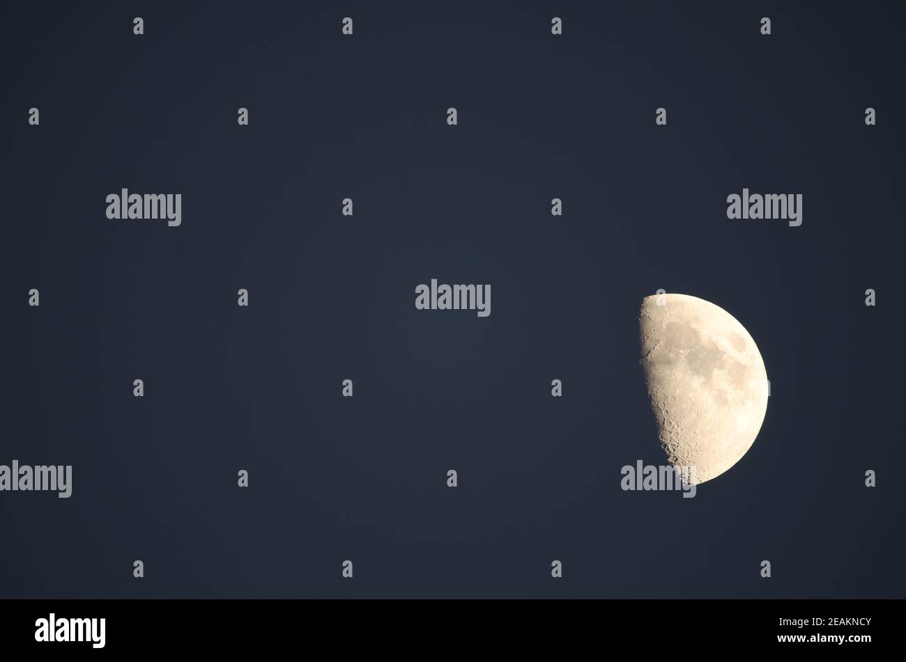 Phase de lune gibbeuse croissante Banque de photographies et d’images à ...