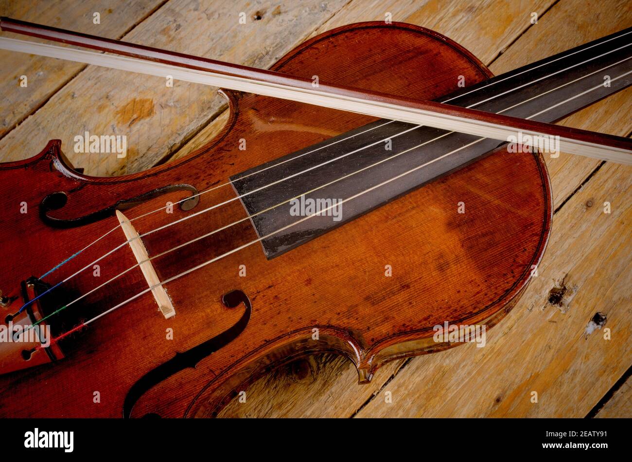 Cordes du violon Banque de photographies et d’images à haute résolution ...