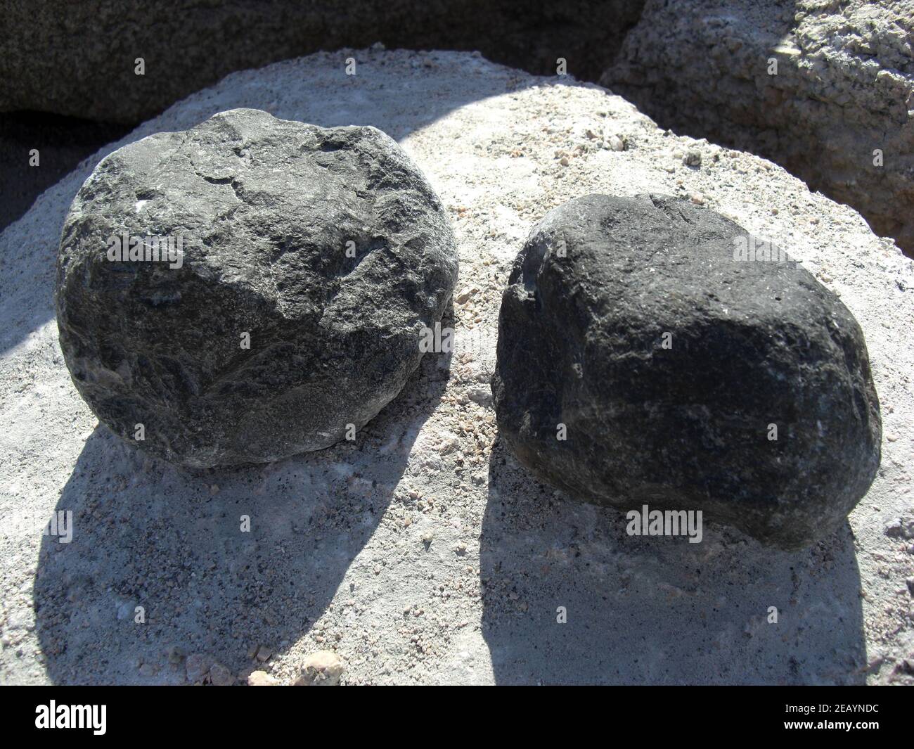 Egypte, les carrières de granit d'Assouan, boules de dolérites Photo ...