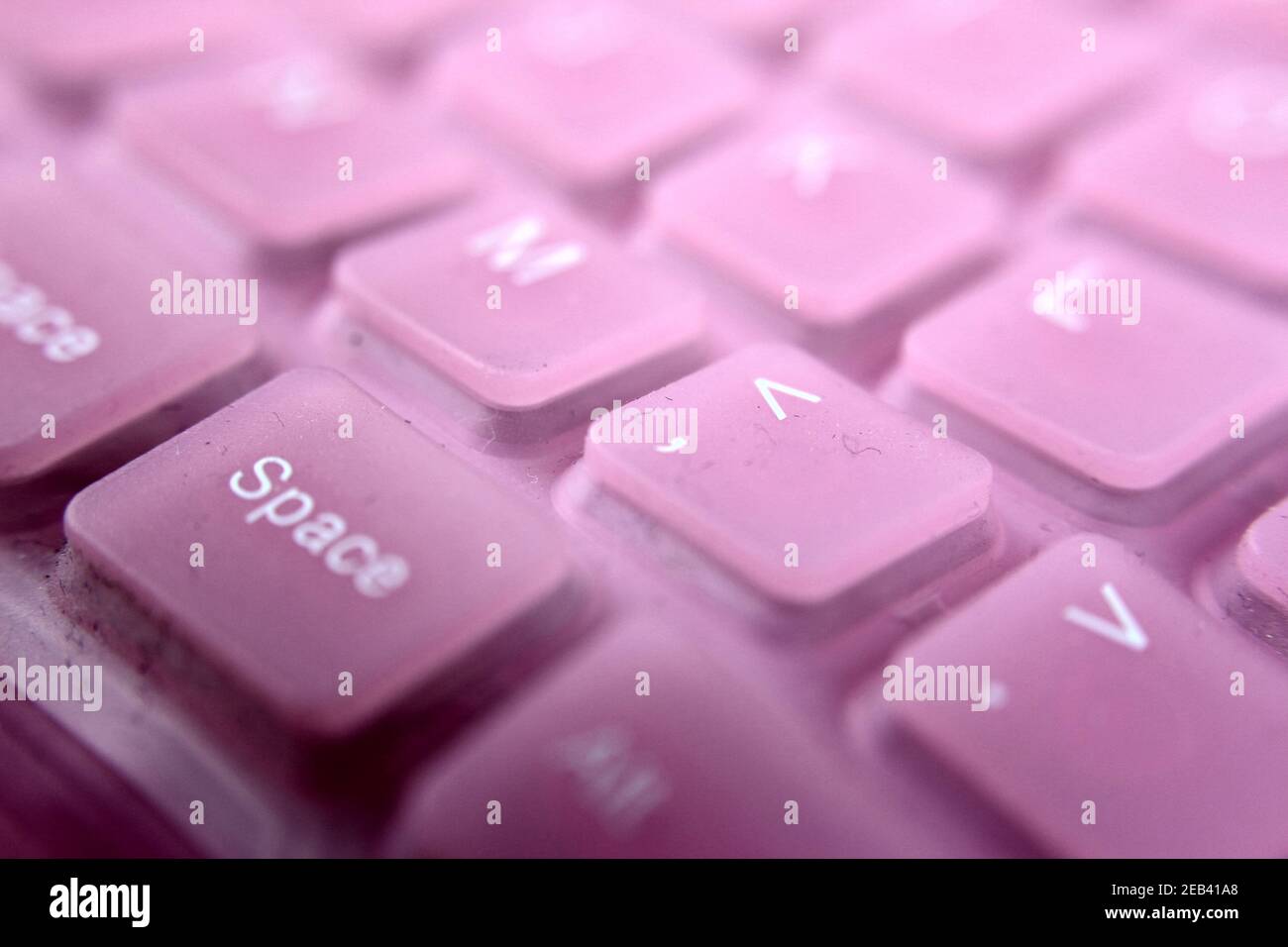 Clavier PC, couleur rose. Détails sur la touche espace Photo Stock - Alamy
