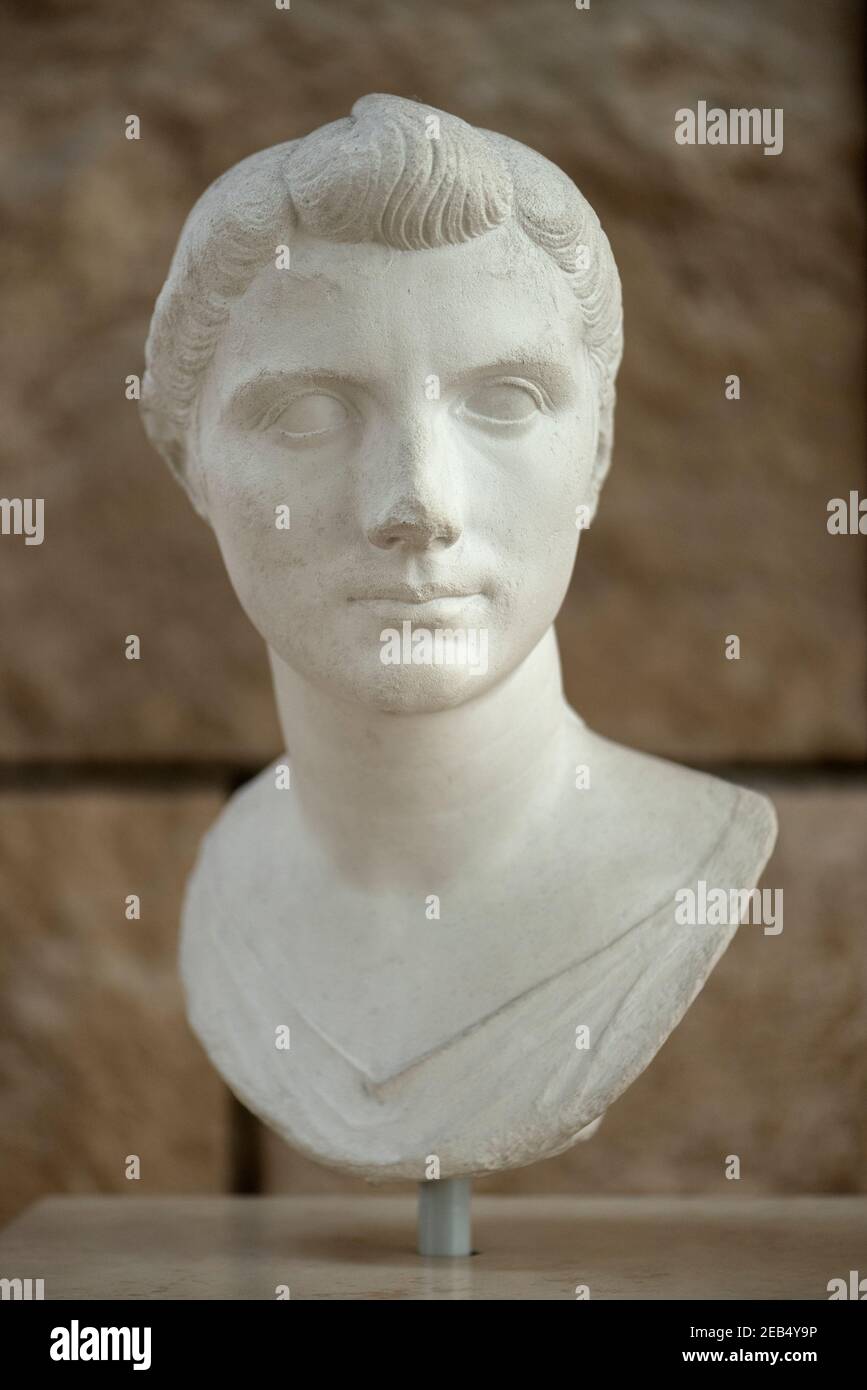 Portrait d'Octavia Minor aka Octavia the Snager (69–11 B.C), Musée Ara ...