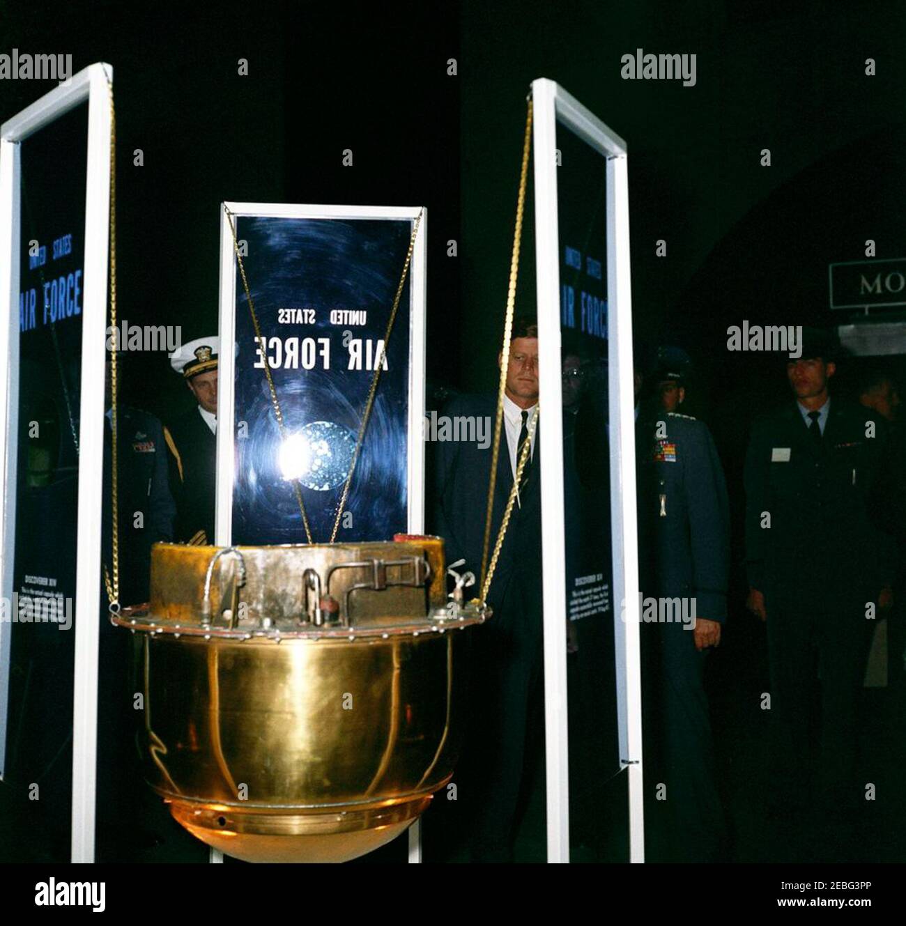 Voyage en Californie : base aérienne de Vandenberg, 4:08. Le président ...