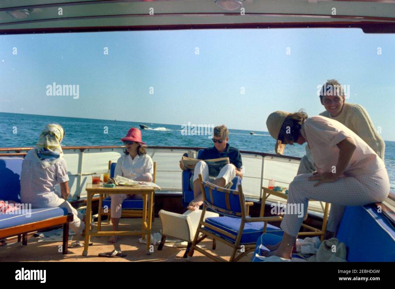 Week-end de la fête du travail au port de Hyannis : croisière de la famille et des amis Kennedy ...