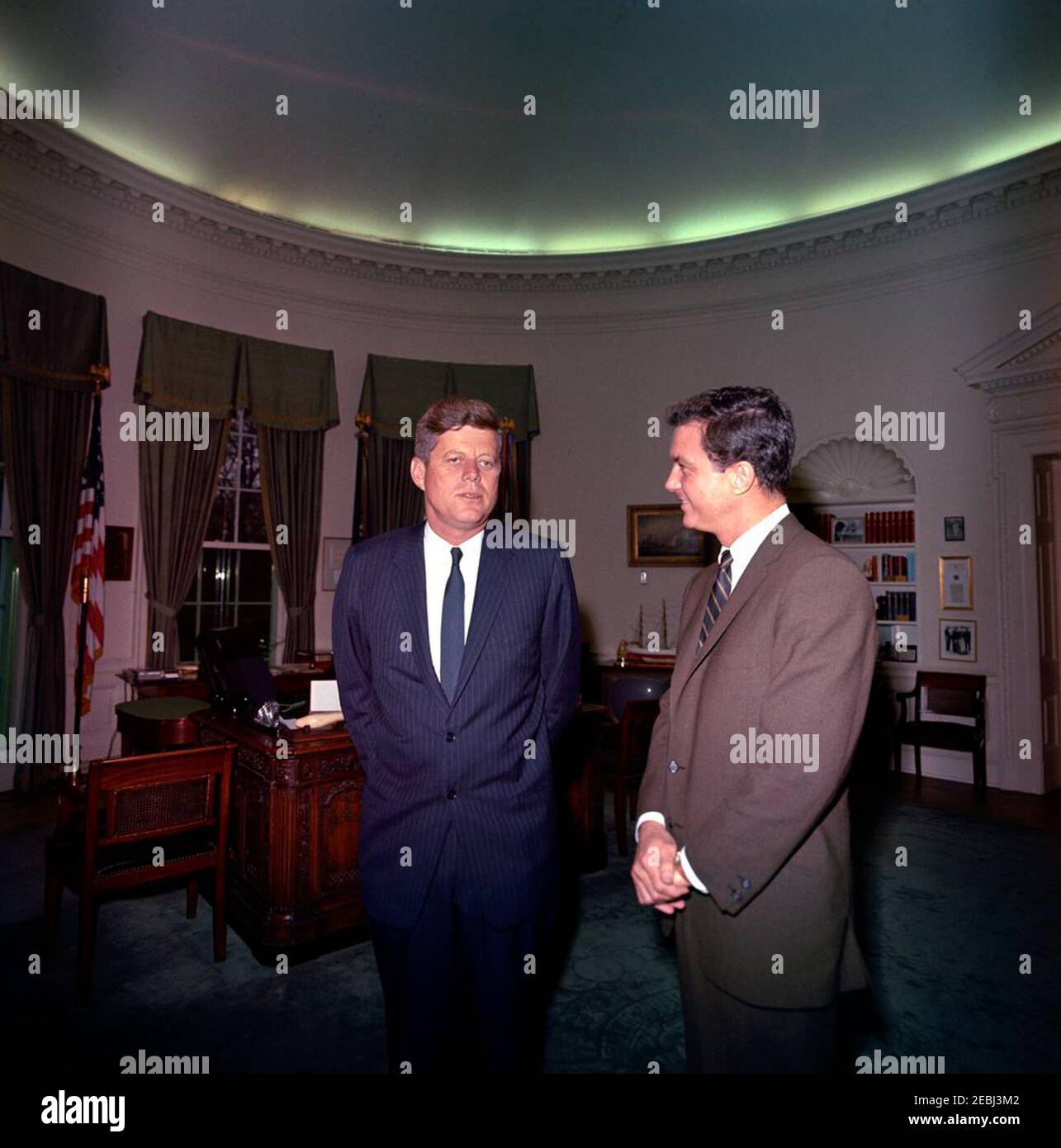 Visite de l'acteur Cliff Robertson. Le Président John F. Kennedy visite ...
