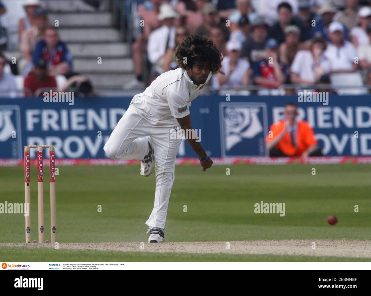 Sri lankas lasith malinga bowling Banque d'image et photos - Alamy