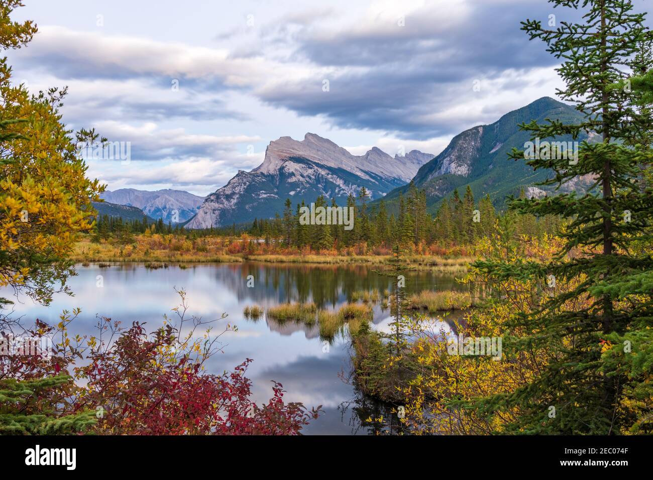 Lac vermillon lacs lac vermillion Banque de photographies et d’images à ...