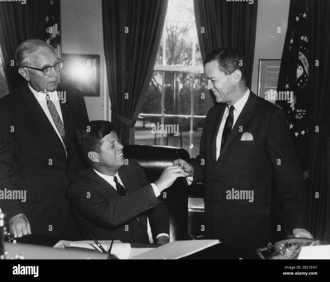 Loi De Signature Banque d'images noir et blanc - Alamy