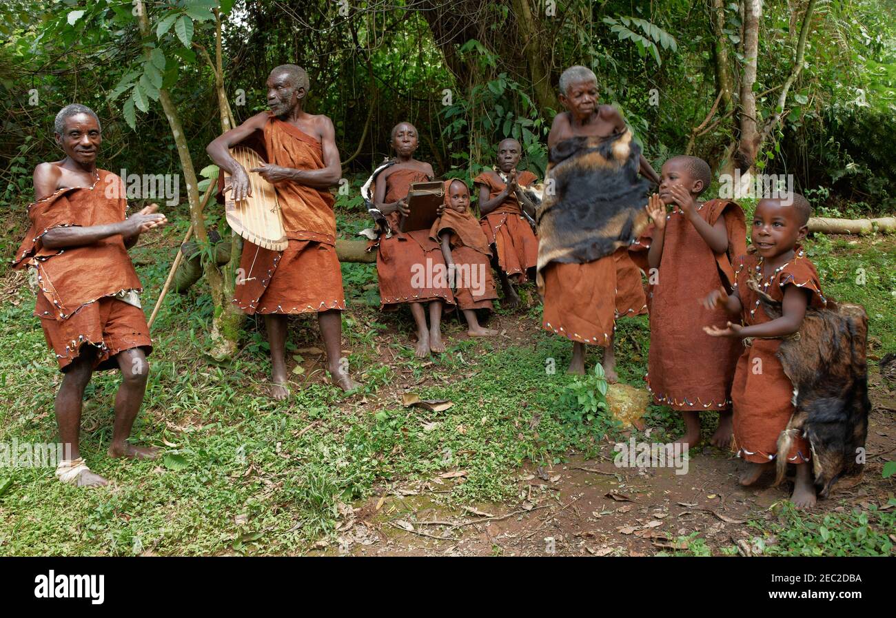 Twa pygmies Banque de photographies et d’images à haute résolution - Alamy