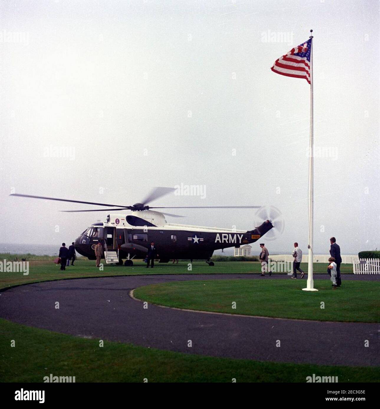 Week-end au port de Hyannis : départ en hélicoptère et vue aérienne du port de Hyannis, 9:12. Le ...