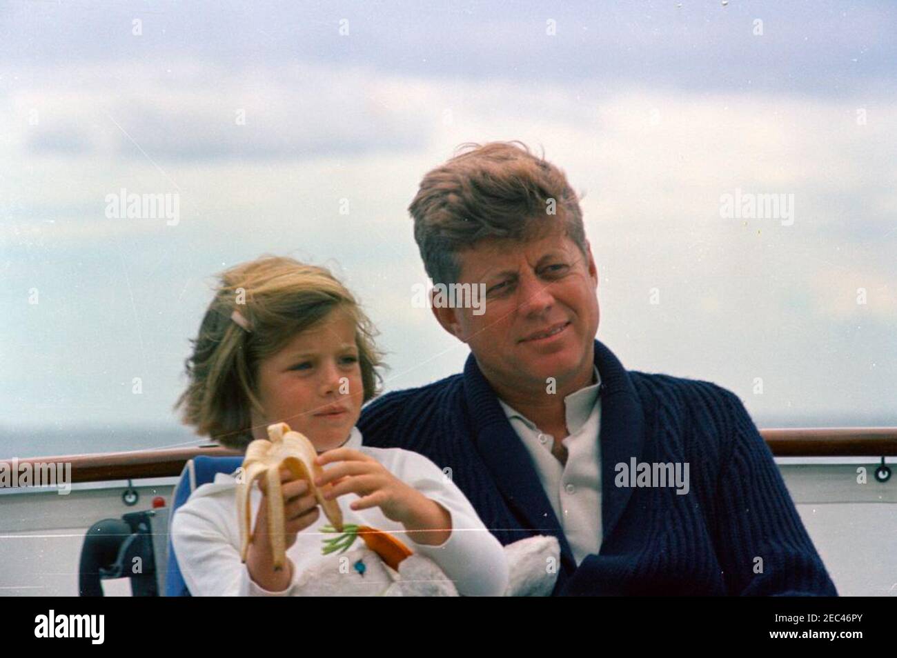 Week-end au port de Hyannis : président Kennedy, Caroline Kennedy (CBK) à bord d'un yacht. Le ...