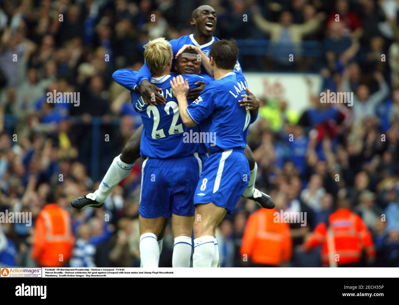 Sport football action jimmy floyd hasselbaink marcel desailly Banque de ...