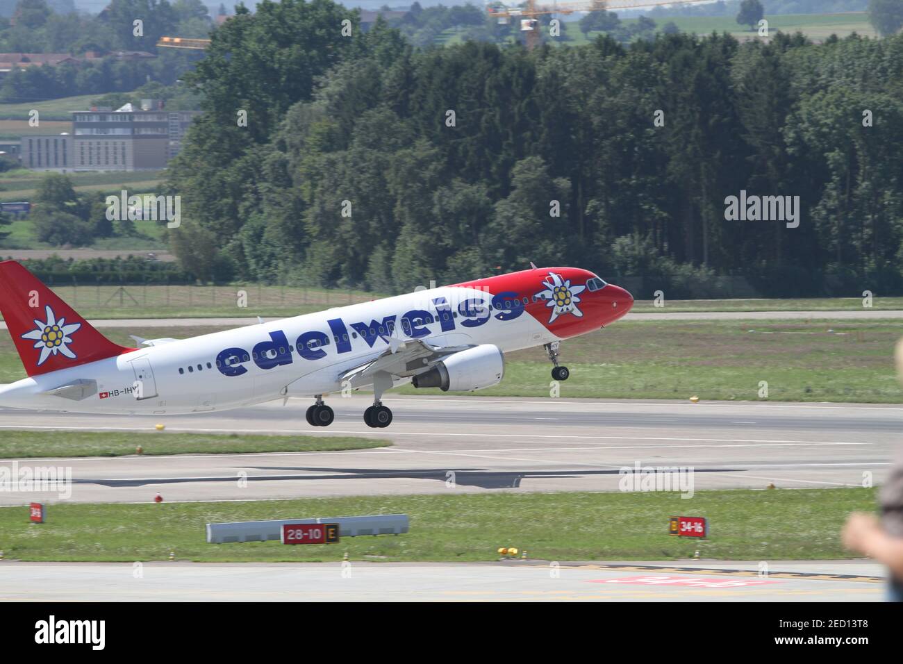 Avion edelweiss Banque de photographies et d’images à haute résolution ...