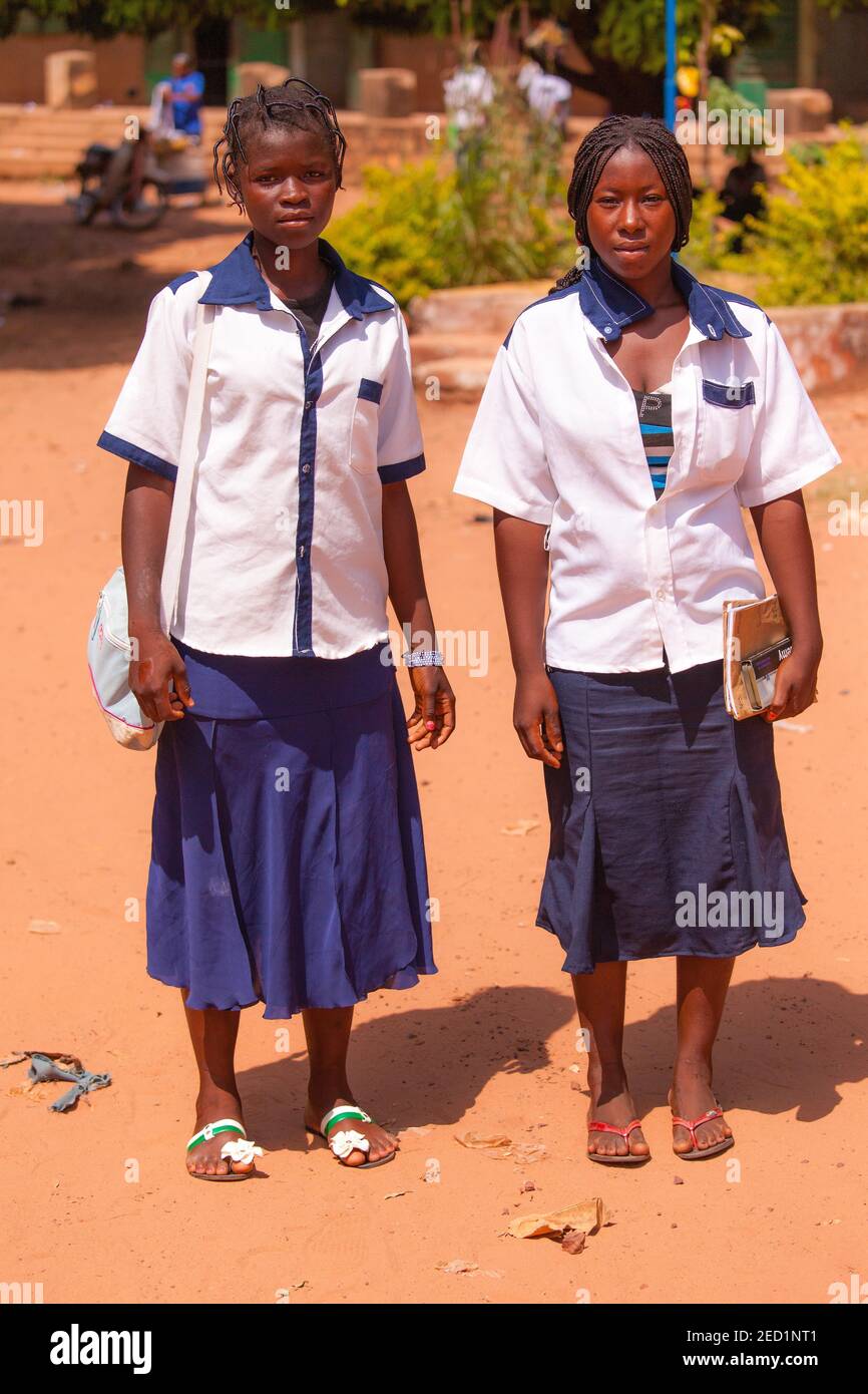 écolières en uniforme Banque de photographies et d’images à haute ...