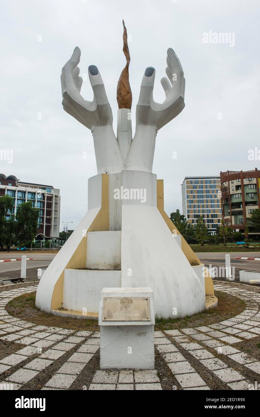 Monument sur le Triomphe Boulevard de Libreville, Gabon, Afrique Photo ...