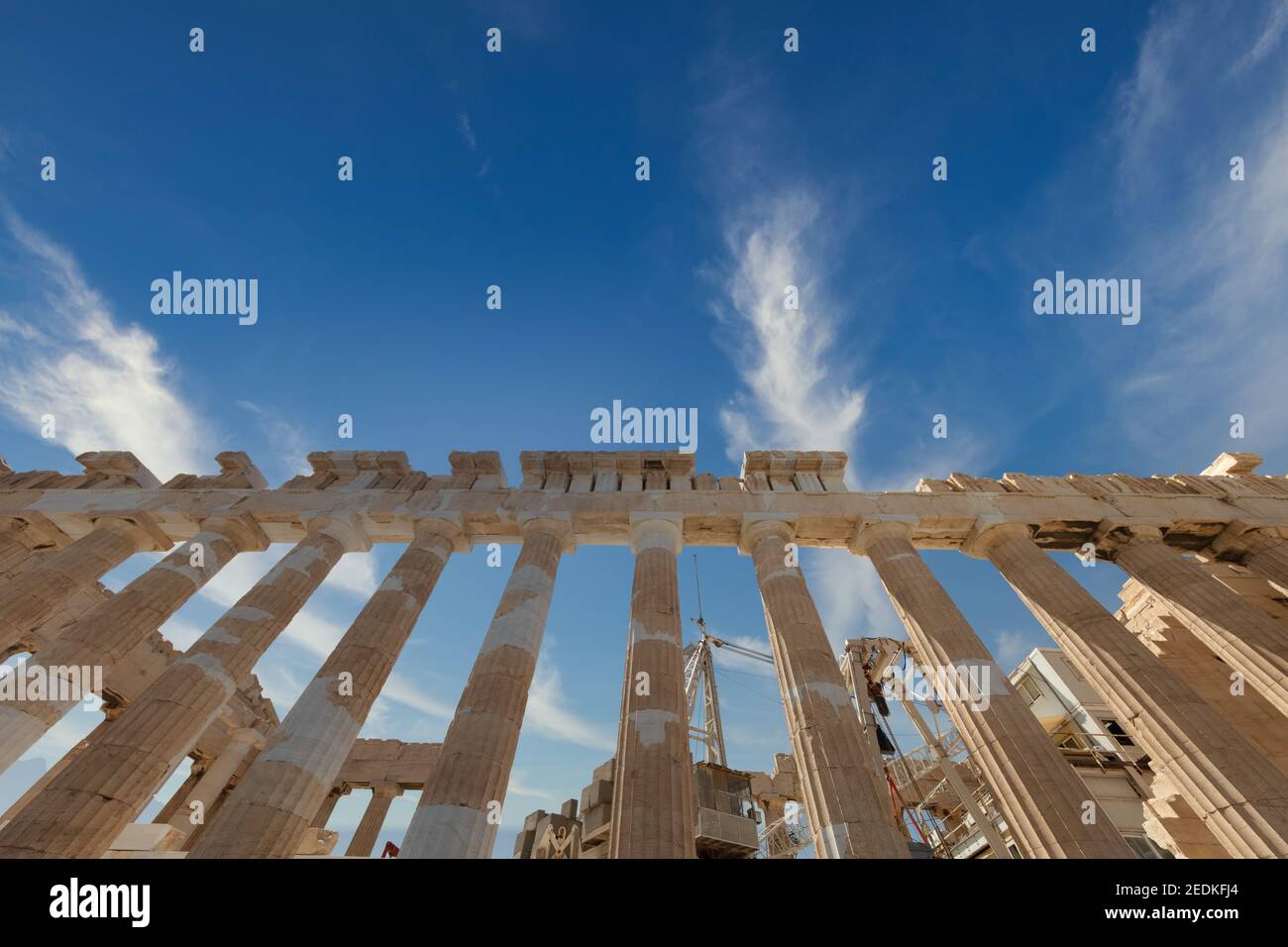 Le Parthénon est un temple sur l'Acropole athénienne de Grèce, dédié à la déesse Athéna Photo ...