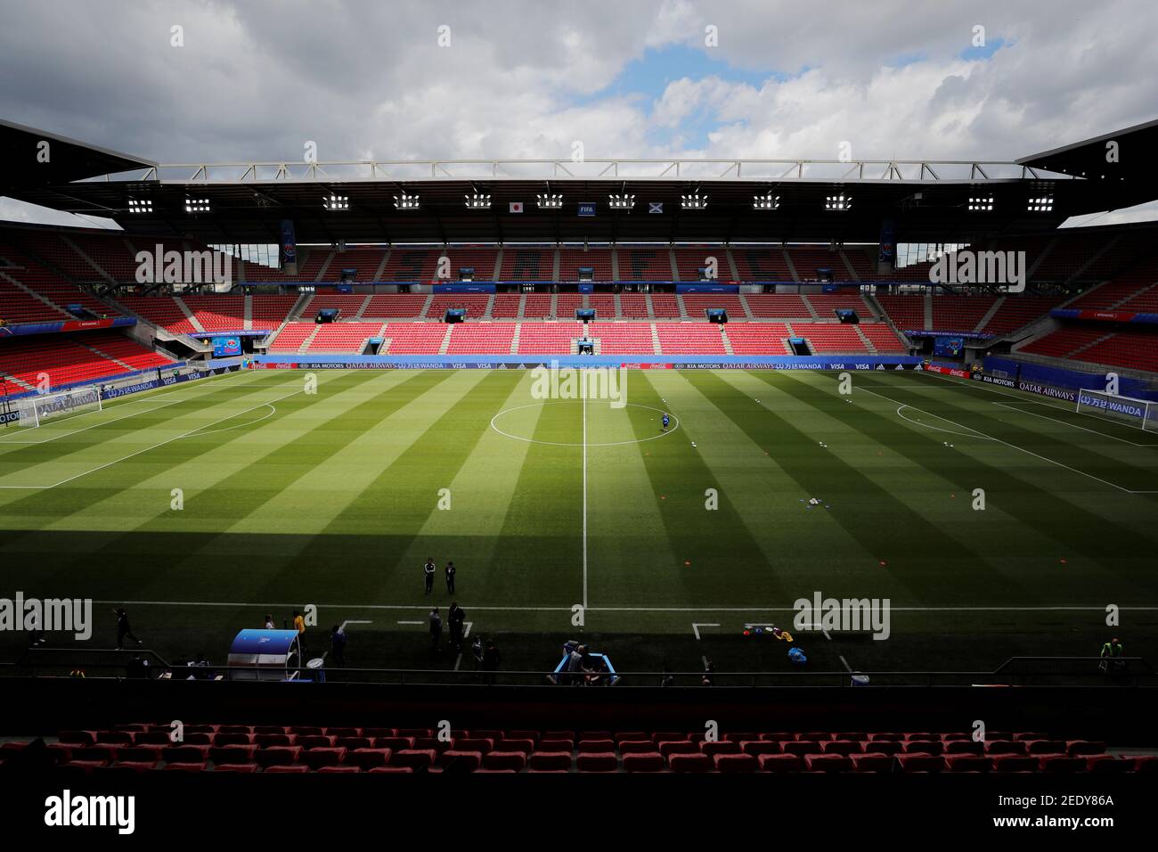 Match Du Groupe D Roazhon Park Banque d'image et photos - Alamy