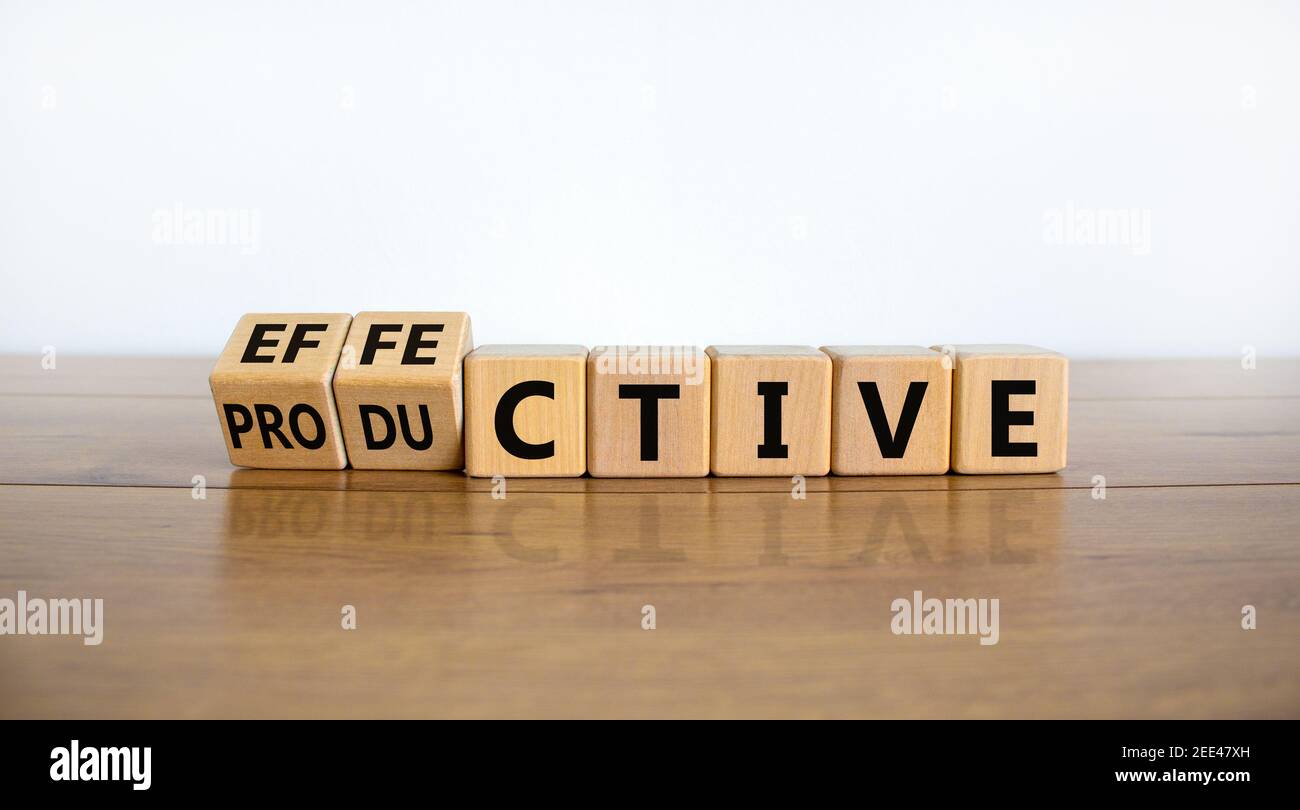 Symbole efficace et productif. Tourné cubes en bois, a changé le mot ...