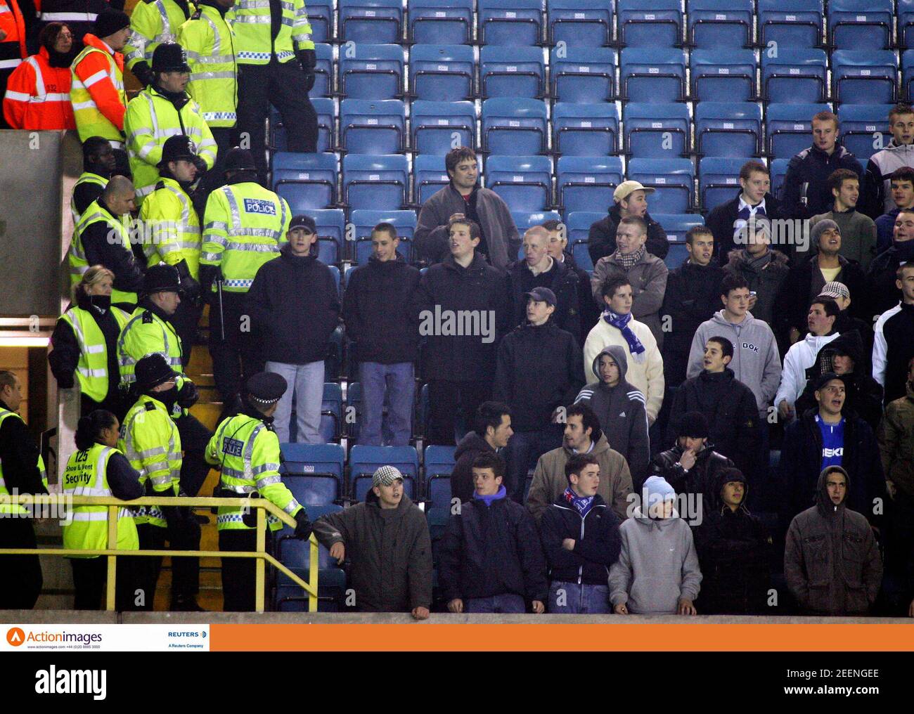 Millwall fans Banque de photographies et d’images à haute résolution ...