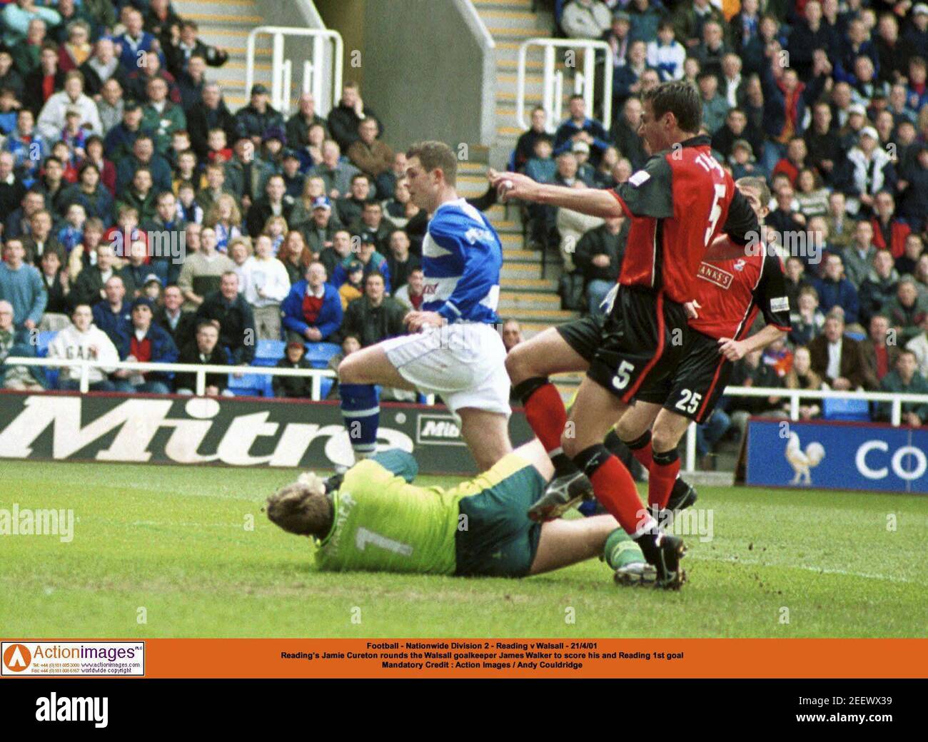 Gardien de but walsall james walker Banque de photographies et d’images ...
