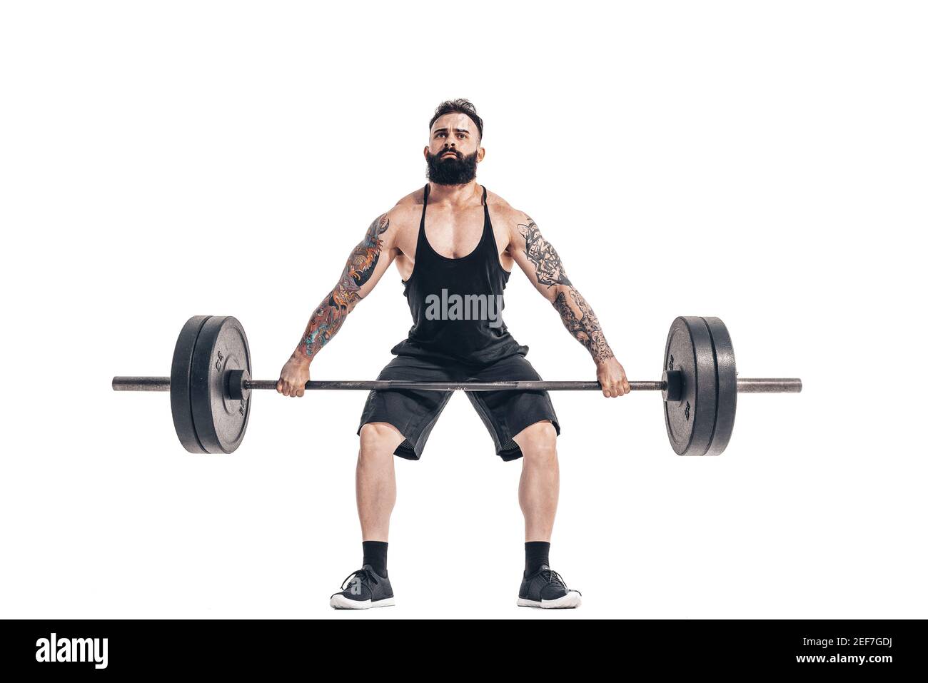 La technique de faire un exercice de la levée d'mort avec une barbell d ...