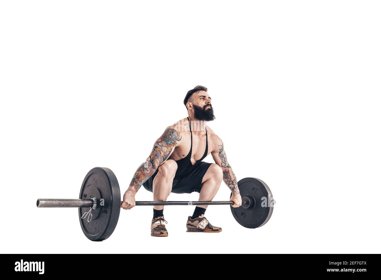 La technique de faire un exercice de la levée d'mort avec une barbell d ...