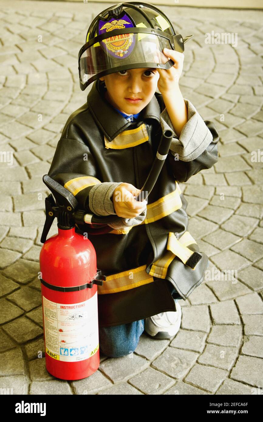 Déguisement enfant pompier Banque de photographies et d’images à haute ...