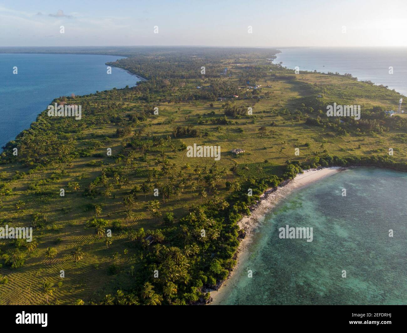 Vue aérienne sur la péninsule de Ras Kigomasha. La partie nord de l'île ...