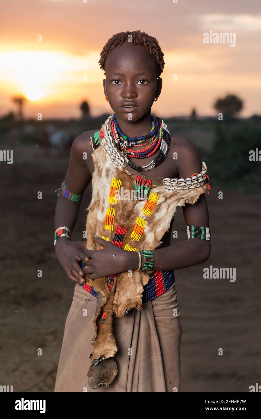 Tribal hamar girl Banque de photographies et d’images à haute ...