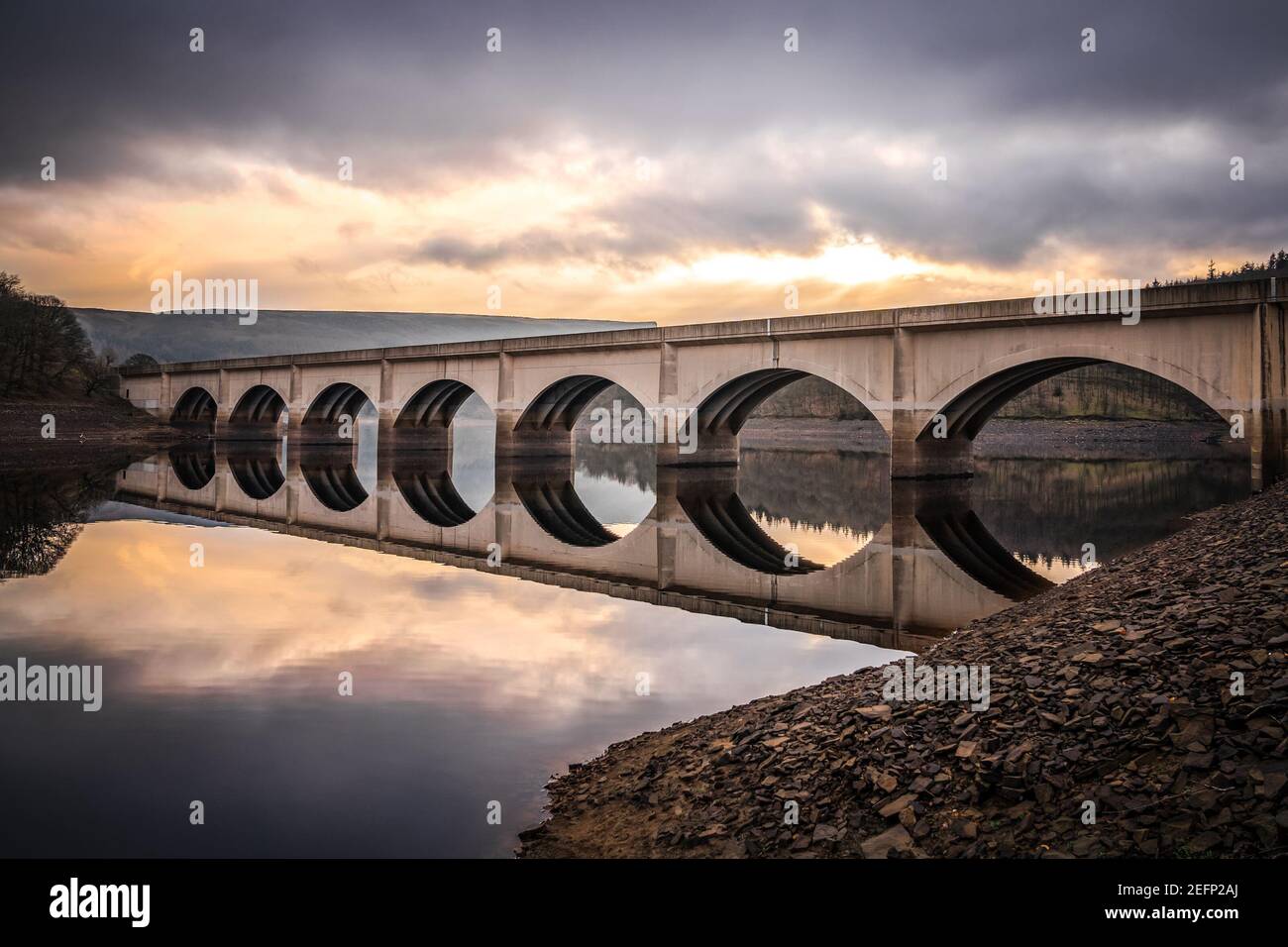 Ashopton bridge Banque de photographies et d’images à haute résolution ...