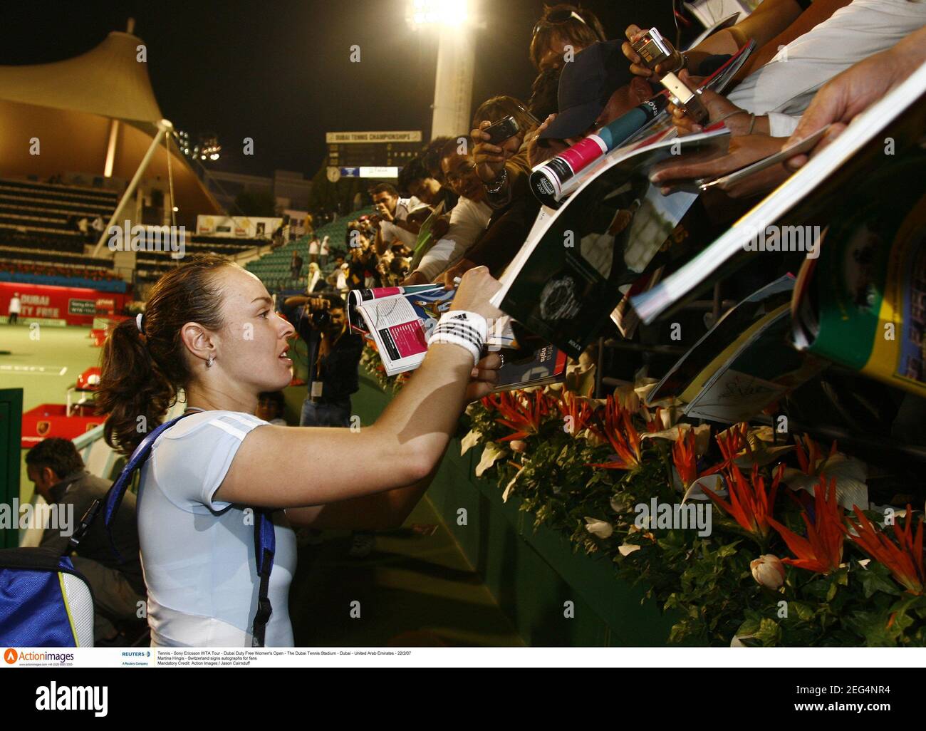 Martina hingis signe des autographes Banque de photographies et d ...