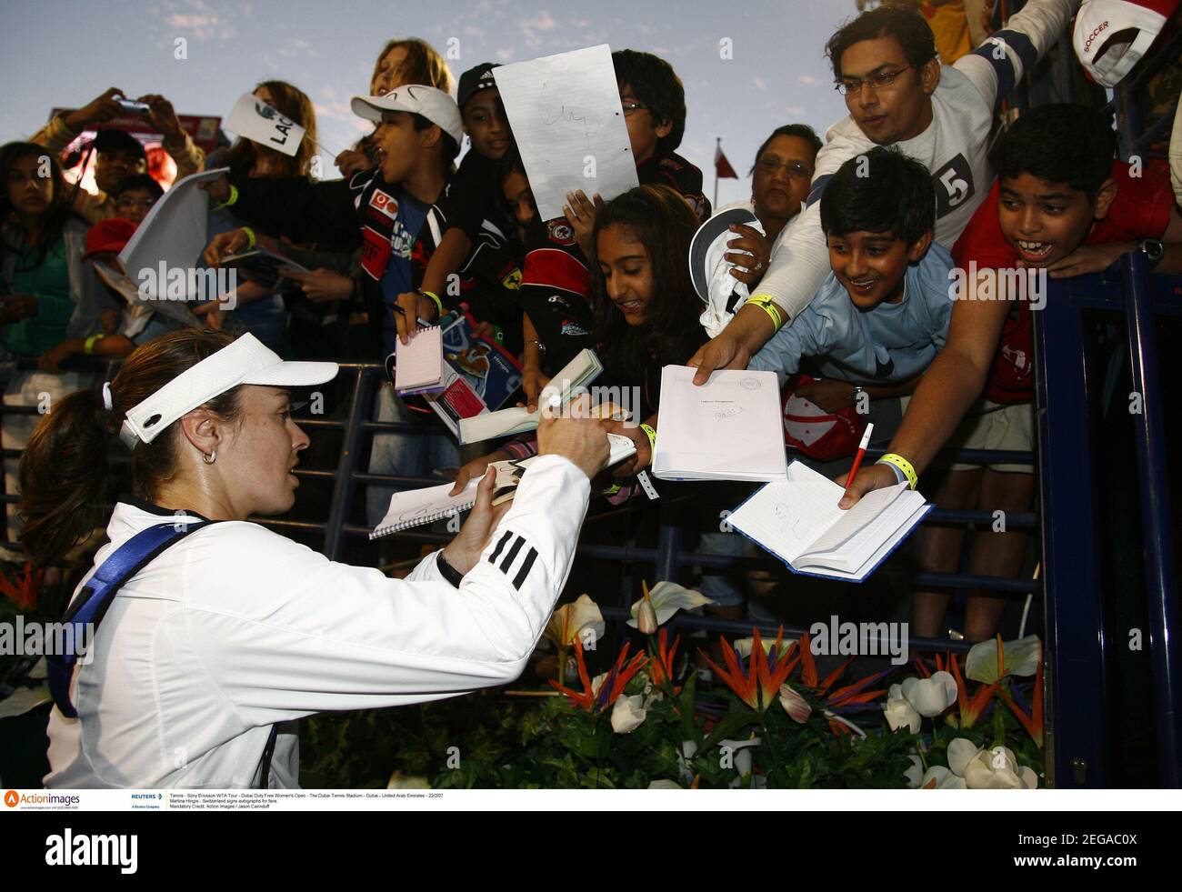 Martina hingis signe des autographes Banque de photographies et d ...