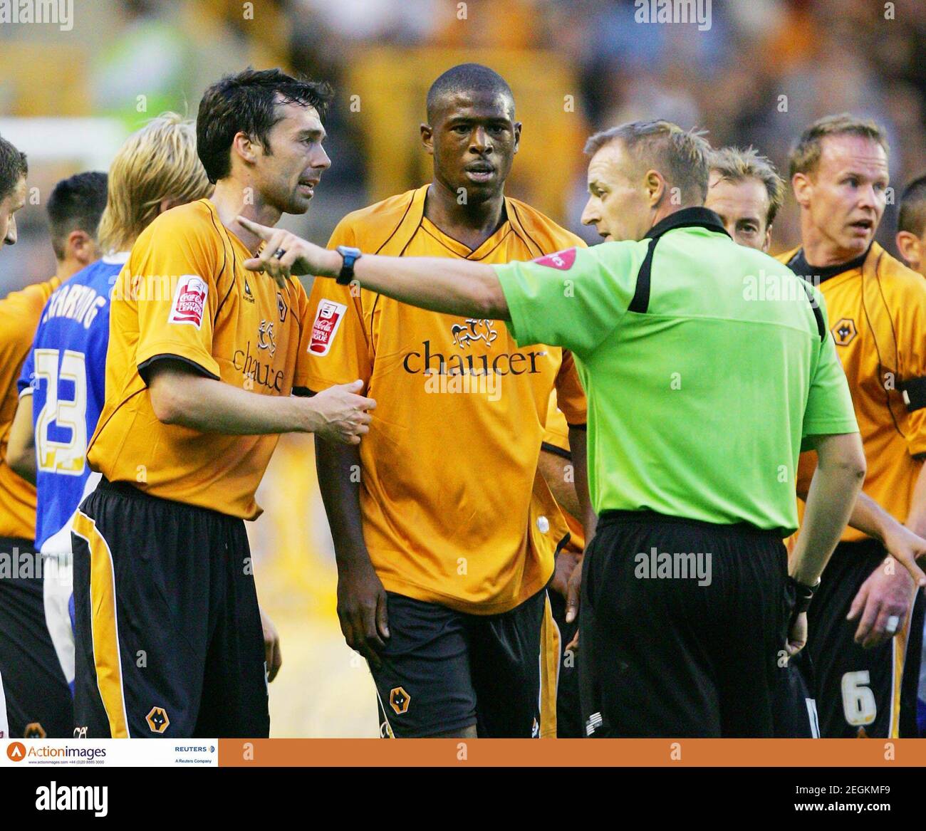 Terrain de football des loups Banque d'image et photos - Alamy