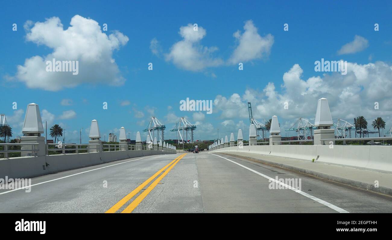 Port miami bridge Banque de photographies et d’images à haute ...