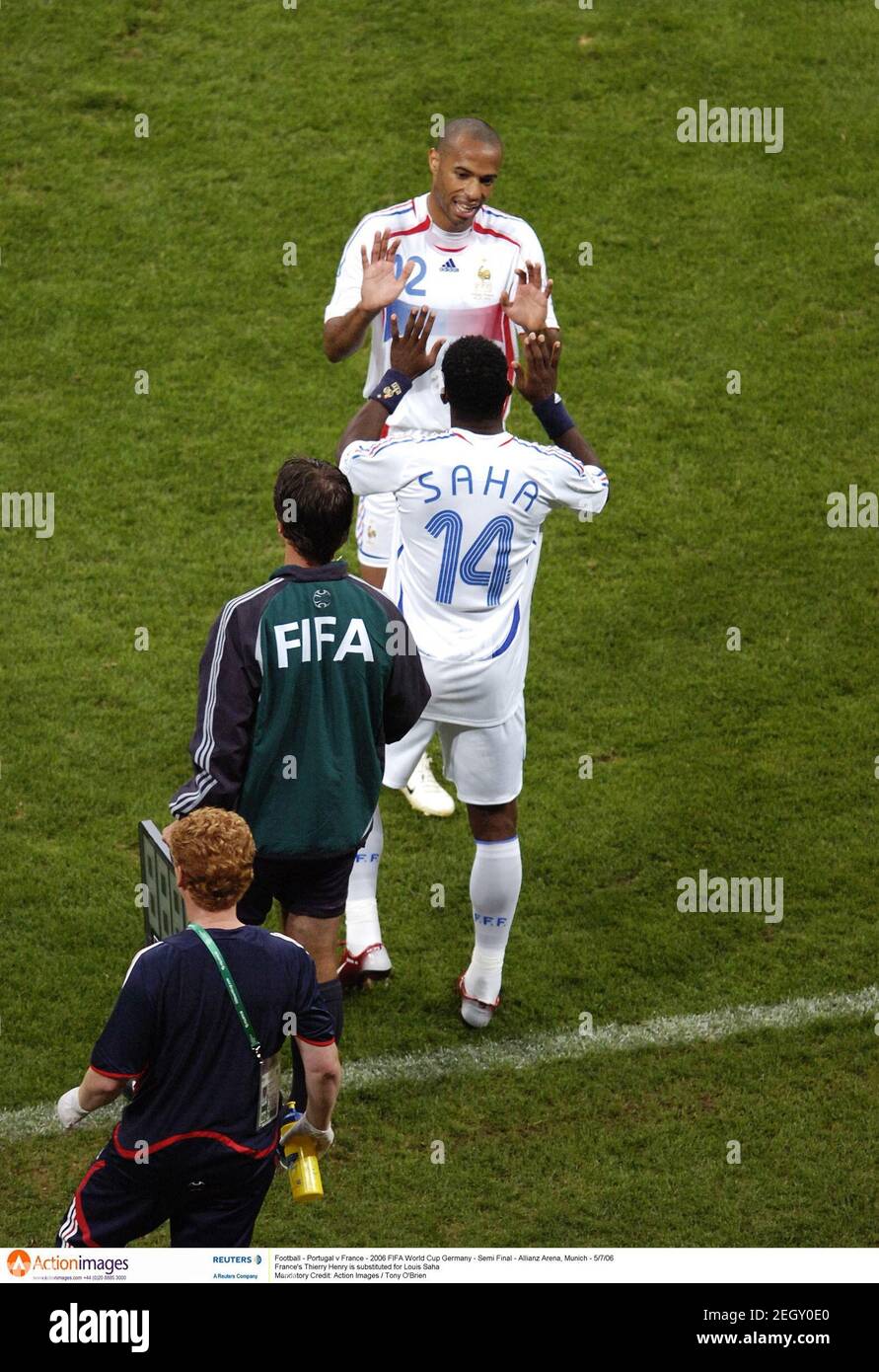 Louis saha france fifa world cup Banque de photographies et d’images à ...